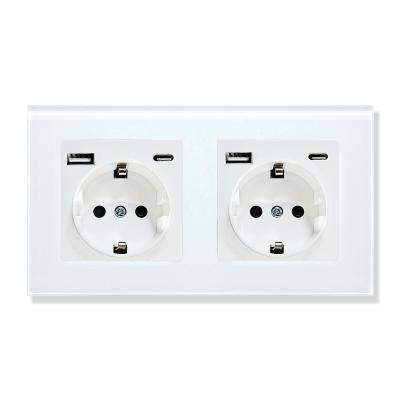 China Smart Socket with 3500W Rated Power 5V 2.1A USB Output and Tempered Glass Panel for Modern Homes for sale