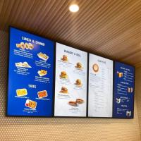 China 32 inch Wall Mounted Digital Signage 450nits Android System 1080P for sale