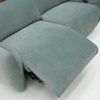 China Adjustable Headrest Modern Recliner Sofa European Standard Power Recliners Multi Color for sale