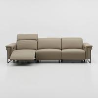 China Modern Recliner Sofa with Dual Power Footrests and Clean Lines – Washable for sale