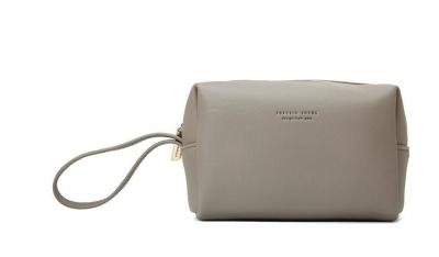 China Promotional Fashion Cosmetic Bag PU Leather Material Made With Handle for sale