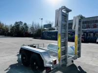 China Full Welded Scissors Lift Excavator Trailer Silver Heavy Duty Engineering Trailer ATM 3500kg for sale