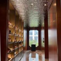 China Waterproof Bar Display Cabinet with Electronic Temperature Control and Glass Display for sale