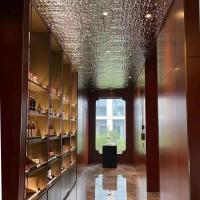China Thermostatic Stainless Steel Red Wine Cabinet 18 Bottle Custom Size Home Hotel Bar Display for sale