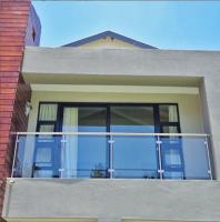 China Stainless Steel Glass Stair Railing Post 1050mm Height for Balcony Deck Roof Horizontal for sale
