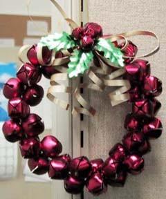 China Custom Holiday Jingle Bell Wreath Ornaments 12 Inch Diameter for Festive Decor for sale
