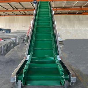 China NN100 Corrugated Sidewall Inclined Conveyor Belt with 1500mm Bandwidth and 2-10 Layers for Large Inclination Transport for sale