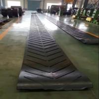 China Herringbone Pattern Black Conveyor Belt 300-800mm Width for 0-40° Inclination Angle for sale