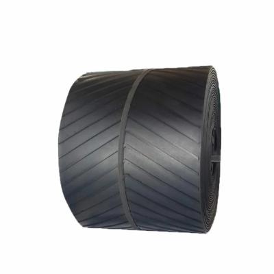 China Herringbone Pattern Black Conveyor Belt 300-800mm Width for 0-40° Inclination Angle for sale