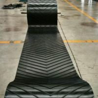 China Herringbone Pattern Black Conveyor Belt 300-800mm Width for 0-40° Inclination Angle for sale