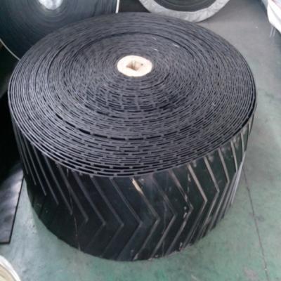 China OEM ODM Rubber Herringbone Pattern Conveyor Belt 500mm Width with 0-40° Inclination Angle for sale