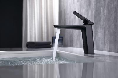 China Deck Mounted Bathroom Basin Faucets , Single Hole Basin Mixer Tap Faucet for sale