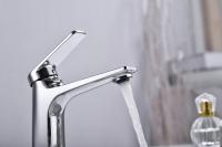 China Wash Basin Deck Mounted Mixer Tap Brass Chrome 1 Handle For Bathroom for sale