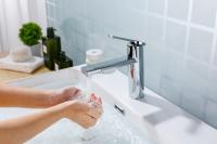 China Polish Chrome Single Hole Bathroom Faucet With Pop Up Drain for sale