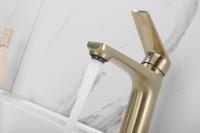 China Solid Brass Bathroom Basin Faucets Hot and Cool Chrome Surface Wash Basin Mixer Faucet for sale