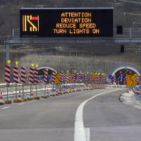 China Highway Traffic Variable Message Sign with 3906 dot/m2 Pixel Density 310W Power Consumption and >120Hz Refresh Rate VMS LED Display for sale