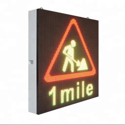 China Portable IP65 Waterproof VMS LED Display with 6500-15000cd/m2 Brightness and 100,000 Hours Lifespan for sale