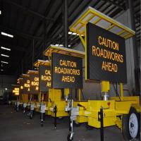 China 360-Degree Rotatable VMS LED Display with Remote Control via 4G and Integrated Braking System for sale