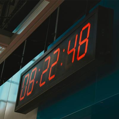 China Outdoor Waterproof 24 Inch Digital LED Street Clock with Time and Temperature Display for sale