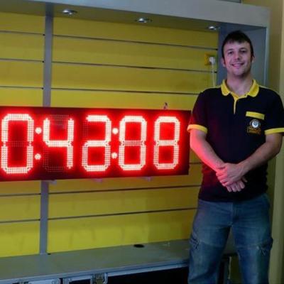 China Outdoor Waterproof 24 Inch Digital LED Street Clock with GPS Synchronization and Adjustable Brightness for sale