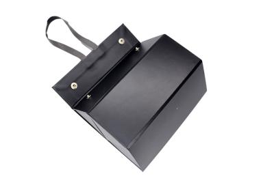China High End Luxury Retail Packaging With Handle Unique Decorative for sale