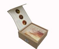 China Foil Stamping Embossing Luxury Wine Box Packaging 4C PMS UV Offset Printing for sale