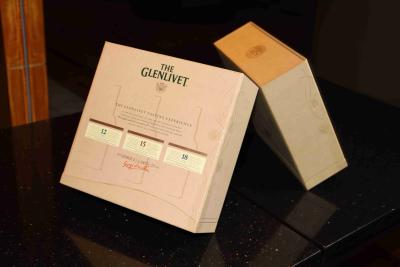 China Luxury Wine Gift Box Packaging 4C PMS UV Or Offset Printing for sale