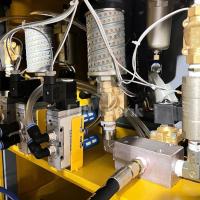 China Beverage 2 Cavity PET Blowing Machine 800-1200BPH Semi Auto Blow Moulding Machine for sale