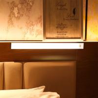 China 450MAH 7.2W Motion Sensor Wireless LED Night Lights For Bedroom Staircase for sale