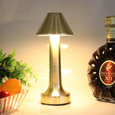 China CE Retro Rechargeable Gold Table Lamp Desk Wireless Desk Light for sale