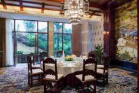 China Gleville Southeast Asia Furniture Resort Customized Wood Dining Room Sets for sale