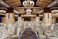 China Gleville Southeast Asia Furniture Resort Customized Wood Dining Room Sets for sale
