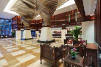 China Gleville Southeast Asia Furniture Resort Customized Wood Dining Room Sets for sale