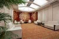China Gleville Southeast Asia Furniture Resort Customized Wood Dining Room Sets for sale