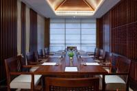 China Gleville Southeast Asia Furniture Resort Customized Wood Dining Room Sets for sale