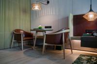 China Wearproof Resort Style Apartment Furniture Set Customised Sofa And Chairs for sale