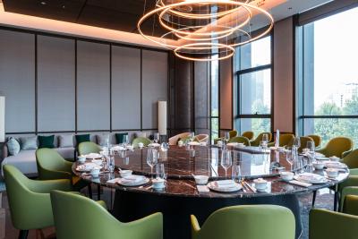 China Premium Customized High End Level Furniture Table Chair For Upscale Restaurants for sale