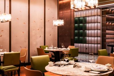 China Varnish Finished Hotel Restaurant Furniture Featuring Various Shapes and Modern Style for sale