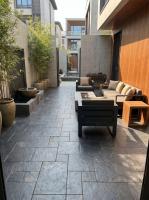 China Curved Edge French Limestone Garden Paving Brick 4 Specs Mixed Layout for sale