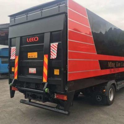 China 2000KG Logistics Cantilever Tail Lift JieFang Lorry Tail Gate Transport for sale