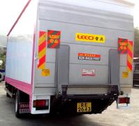 China Automatic Box Van Tail Lift Cantilever Truck Power Tailgate Lift 24V 18MPa for sale