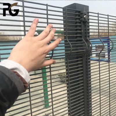 China Easily Assembled High Security Anti-Climb System Anti-Cut 358 Durable Green Galvanized Safety Fence for sale
