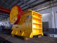 China Larger feed opening Stone rock crushing machine Capacity 390t / h for sale