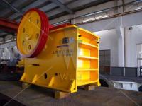 China Larger feed opening Stone rock crushing machine Capacity 390t / h for sale
