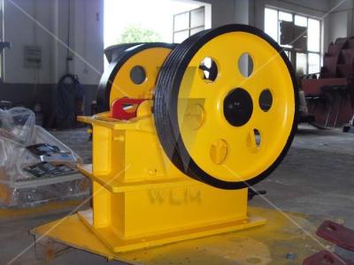 China Stone Portable Small Jaw Crusher 30 t / h 22kw With Heavy flywheels for sale