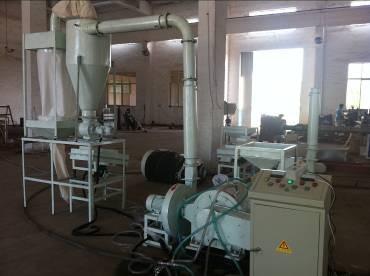 China Wood Powder Grinding Pulveriser , Plastic Auxiliary Machine for sale