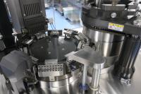 China High Speed 90000 Pcs/H Pharmaceutical Powder Pellets Hard Gelatin Capsule Filling Machine for sale