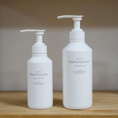 China QS White PET Shampoo Bottles 300ml 500ml Lotion Pump For Hair Conditioner for sale