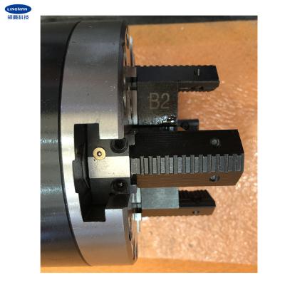 China W165J Lever Type Medium Solid 4 Jaw Double Acting Feeding Chuck 165mm Clamping Range 4.3KN Force for sale