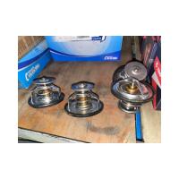 China Truck Engine Product 1001 337 004 Original Engine Thermostat for Heavy-Duty Trucks for sale